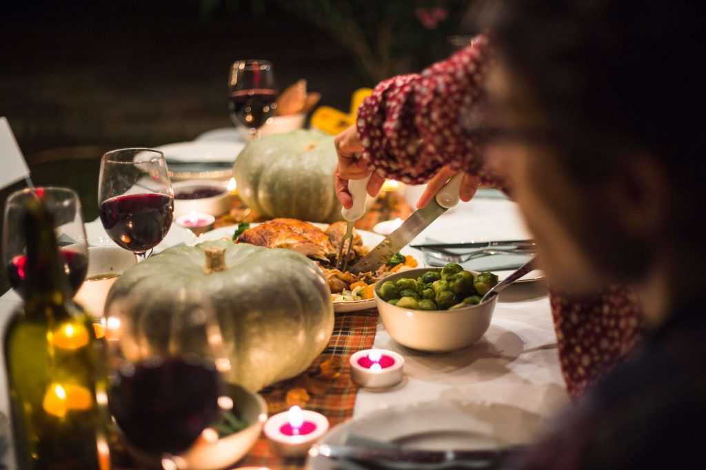Tips for Hosting a Memorable Thanksgiving Party - Red & White