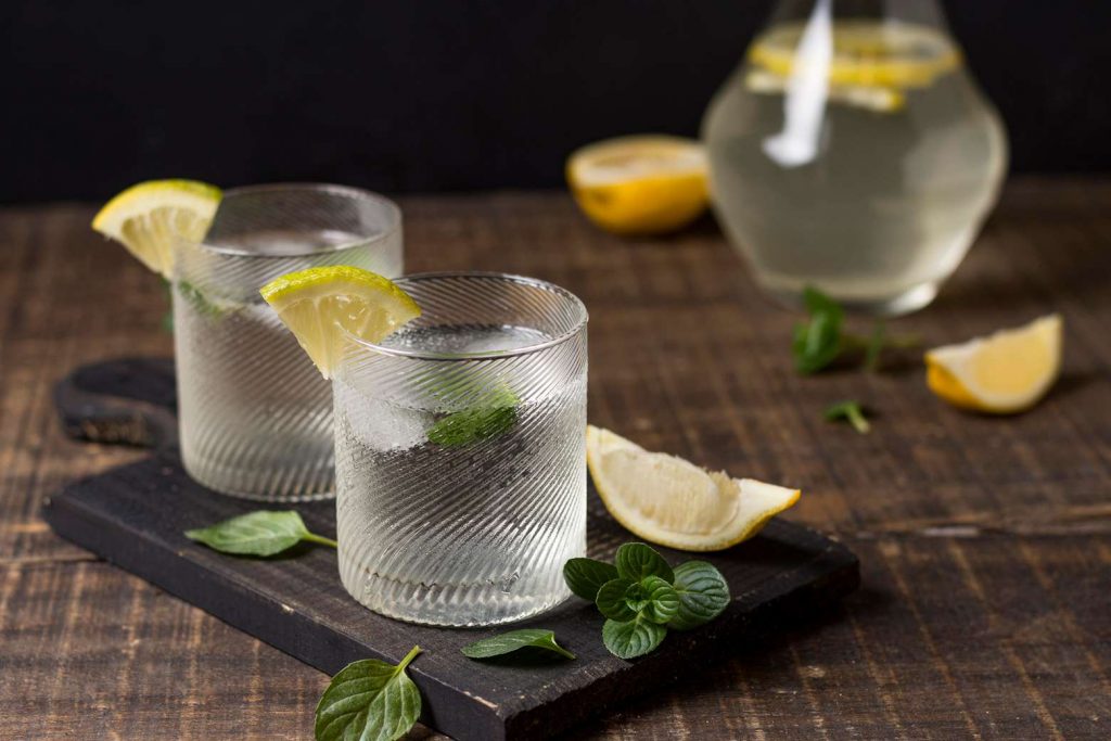 Kenali Apa Itu Vodka: Ketahui Jenis dan Cara Minumnya - Red & White