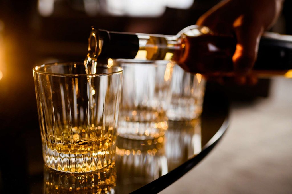 Rye Whiskey Vs Bourbon: Perbandingan American Whiskey - Red & White